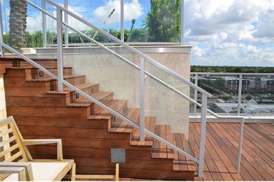 Cina Aluminum Frame Frameless Glass Railing Residential Balcony Patio Railing in vendita