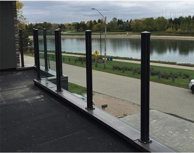 Cina Flooring Mounted Aluminum Frame Glass Railing With Tempered Glass Panels in vendita