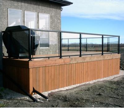 Cina Flooring Mounted Aluminum Frame Glass Railing With Tempered Glass Panels in vendita