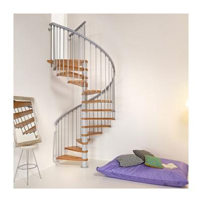 Cina Foshan factory residential use wood tread stainless steel rod spiral staircase in vendita