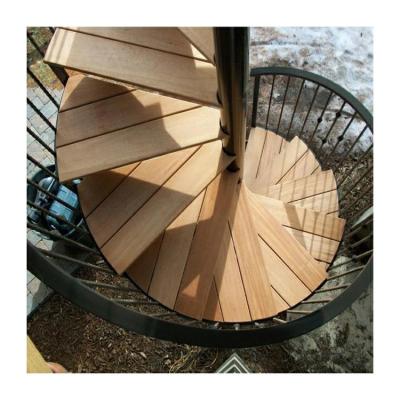 Cina Central post support customize wood stair tread simple and modern spiral staircase in vendita