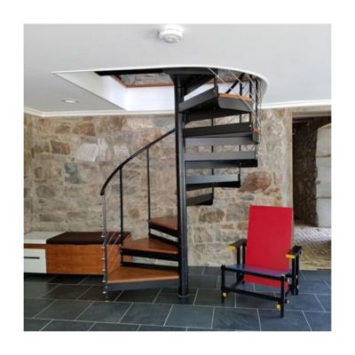 Cina Cheap corbels wooden pedal stairs centre pole spiral staircase in vendita