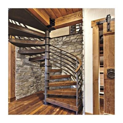 Cina Antique style solid wood stairs hot sale spiral staircase in vendita