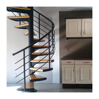 Cina China factory wooden tread use stairs cheap modern spiral staircase in vendita