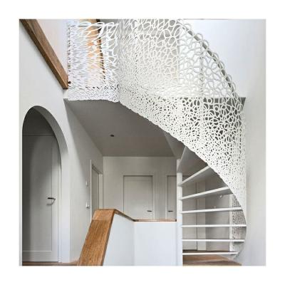 Cina Central round beam wooden tread spiral stair with cover outdoor spiral staircase for sale in vendita