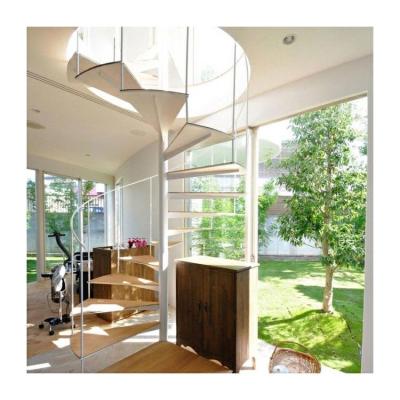 Cina China solid wood spiral staircase stair tread hot sales indoor spiral stairs in vendita