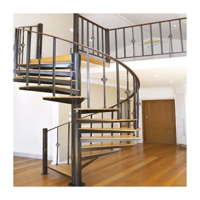 Cina Uesd in office glass treads spiral stair spiral wood tread staircase in vendita