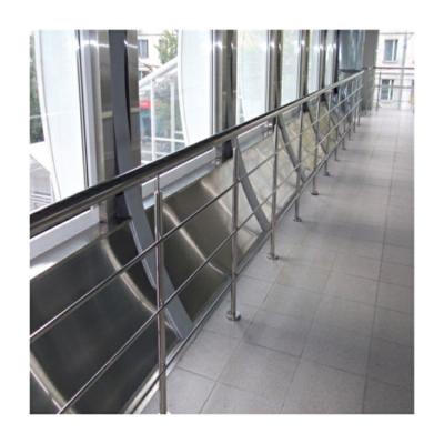 Cina Netherlands style metal fence rods deck railing with horizontal balusters in vendita