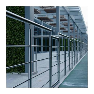 Cina Norway style metal rod fence white deck railing with black balusters in vendita