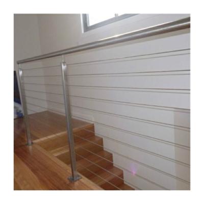 Cina Fence around concrete patio deck with hog wire railing wire post fence in vendita