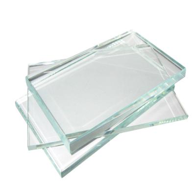 Cina 2023 Customized size 6mm 8mm 10mm 12mm tempered super ultra clear float glass in vendita