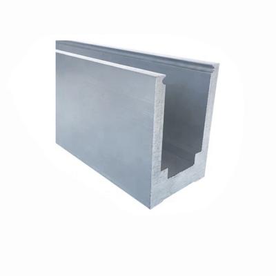 Cina 6063 Aluminium Profile Base Shoe Deck Linear U Channel Balustrade Frameless Balcony Glass Railing in vendita