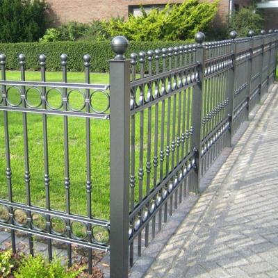 Cina New Design Cheap Wrought Iron Fence Panel Steel Metal Picket Ornamental Fence in vendita