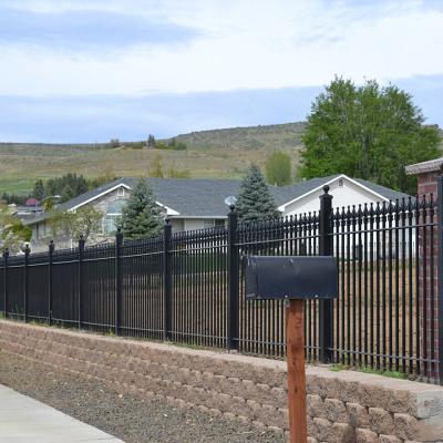 Cina Beautiful Wrought Iron Artistic Fencing, Ornamental Curved Fence Panels Wrought Iron in vendita