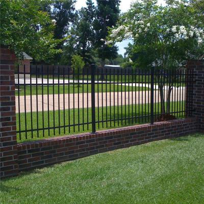 Cina 2021 Cheap Latest Designs Wrought Iron Fence For Garden in vendita