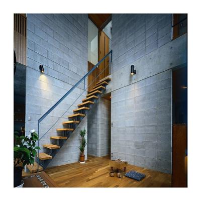 Cina Factory direct sales wood staircase glass staircase single stringer wooden straight stairway in vendita