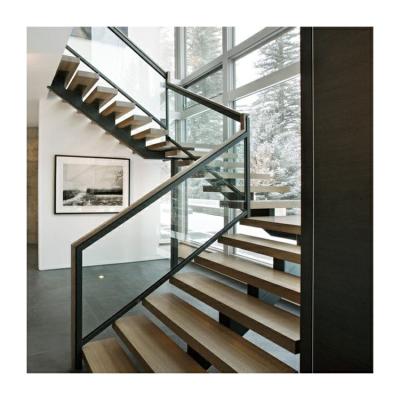 Cina Factory sale wood staircase with led single stringer solid wood thread straight stairway in vendita