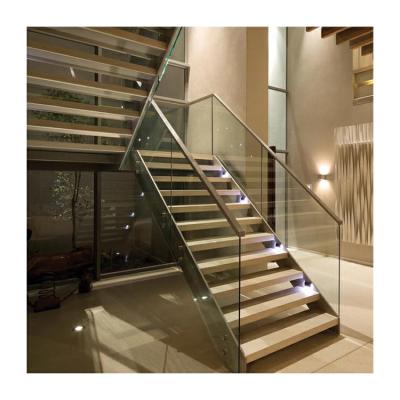 Cina Fashion design decorative straight staircase tempered glass railing wood stairs in vendita