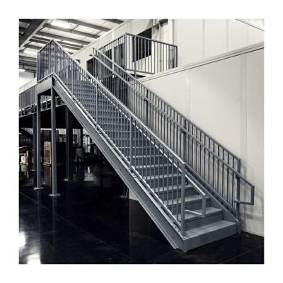 Cina Customize cantilevered stairs single steel beam steel stringer staircase in vendita