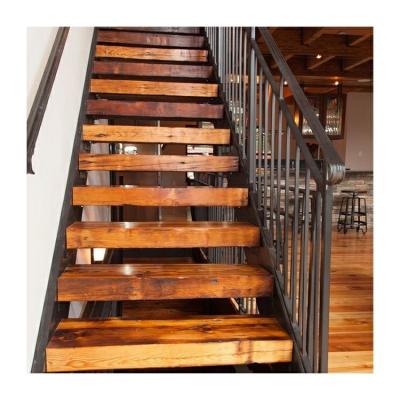 China Reliable quality straight stairs for villa customized wooden tread stair Te koop