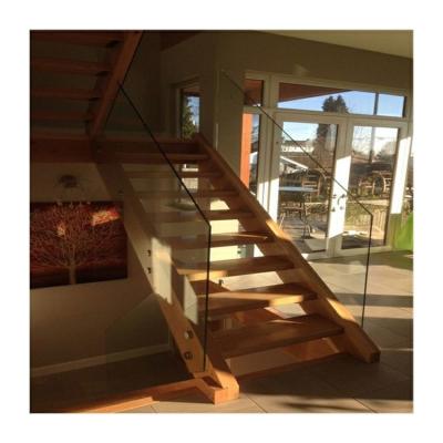 Cina Good service new style straight stairs pretty wooden tread staircase in vendita