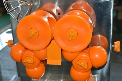 Cina Macchina automatica della stampa del succo d'arancia degli spremiagrumi arancio elettrici di Zumex per Antivari in vendita