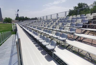 中国 パレットパックされた緑の人工芝草 8000-22000 低保養の芝生のための密度 販売のため