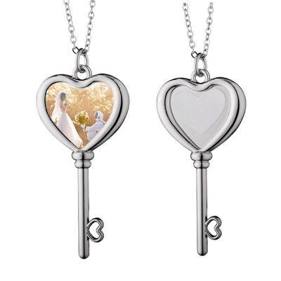 Cina Collana con ciondolo a forma di cuore fai-da-te in lega di zinco per sublimazione regalo di San Valentino in vendita