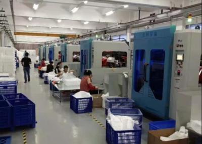 Cina ANIMALE DOMESTICO automatico dello sciampo 200ml 3 della bottiglia dello stampaggio mediante soffiatura stazione capa della macchina della doppia in vendita