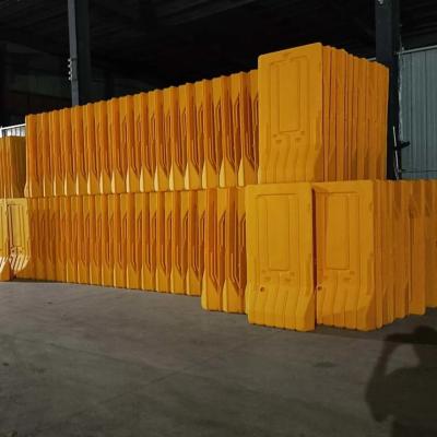 Cina 1 macchina dello stampaggio mediante soffiatura dell'accumulatore della testa per la ringhiera di traffico di plastica in vendita