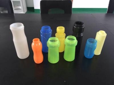 Cina 3 macchina di plastica dello stampaggio mediante soffiatura del PE della stazione del doppio della macchina 2l dello stampaggio mediante soffiatura dell'estrusione della testa in vendita