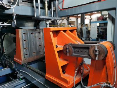 Cina Macchina ad alta velocità 5l a un solo strato Jerry Can dello stampaggio mediante soffiatura di PS in vendita