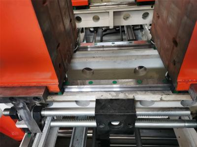 Cina 4 strati del serbatoio di acqua dello stampaggio mediante soffiatura dell'ANIMALE DOMESTICO automatico di plastica della macchina 5l in vendita
