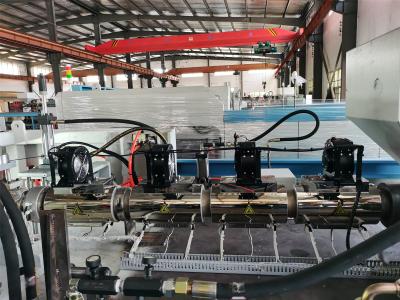 Cina 3 bottiglia di acqua della testa 1000bph della doppia della stazione di strato singola macchina dello stampaggio mediante soffiatura in vendita