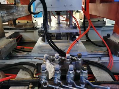 Cina Fully Automatic Accumulator Blow Moulding Machine For Plastic Water Bottle in vendita