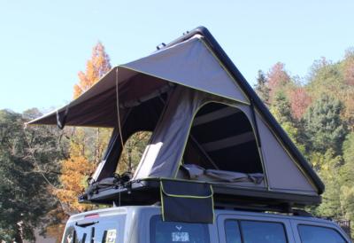 Chine Roomy 2-6 Person Car Roof Tent For Year Round Camping Adventures à vendre