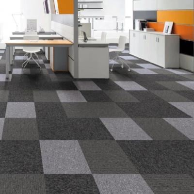 Cina Office Luxury Commercial Square Carpet Tiles 50x50 Isolamento acustico Modello astratto in vendita