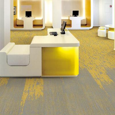 China Abstract Patroon 100% Nylon 6 Pvc Backing Carpet Tile voor commerciële ruimtes in geel Te koop