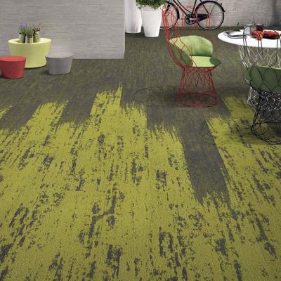 Cina Abstract Pattern 100% Nylon 6 Pvc Carpet Tile per spazi commerciali in giallo in vendita