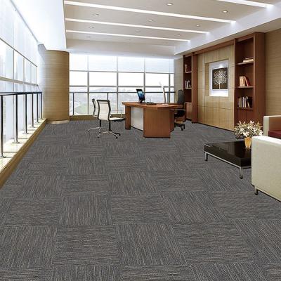 China Polypropyleen nylon polyester vierkant tapijttegels voor kantoor keuken slaapkamer decor Te koop
