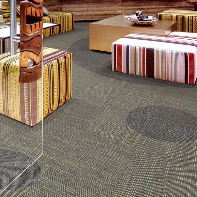 China Polypropyleen nylon polyester vierkant tapijttegels voor kantoor keuken slaapkamer decor Te koop
