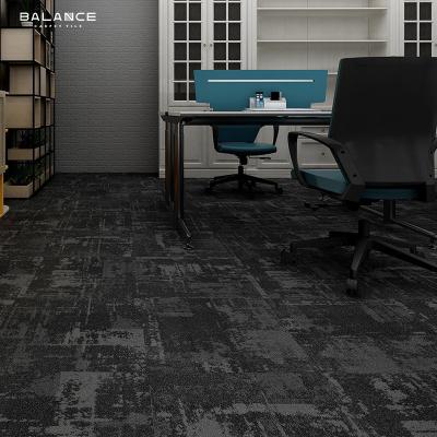 China Medium Pile Heavy Traffic Style Zwart 600X600 tapijttegels kantoor Nylon Jacquard tapijt Te koop