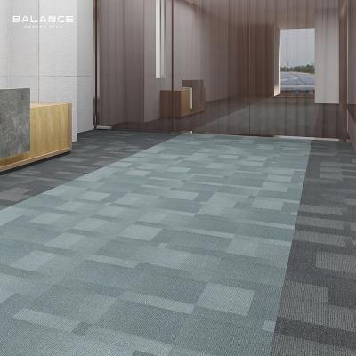 中国 50×50 ナイロン厚い商用オフィスカーペットタイル 販売のため