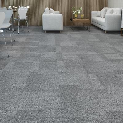 中国 50×50 ナイロン厚い商用オフィスカーペットタイル 販売のため