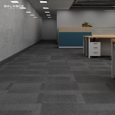 中国 50×50 ナイロン厚い商用オフィスカーペットタイル 販売のため
