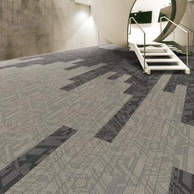 China Commerciële moderne nylon tapijttegels Tufted Abstract Kussen 50x50 PVC PP voor hotel Te koop
