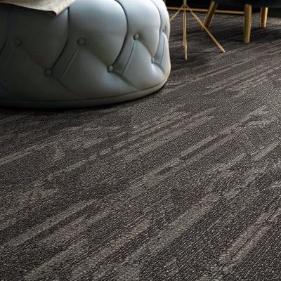 China Commerciële moderne nylon tapijttegels Tufted Abstract Kussen 50x50 PVC PP voor hotel Te koop