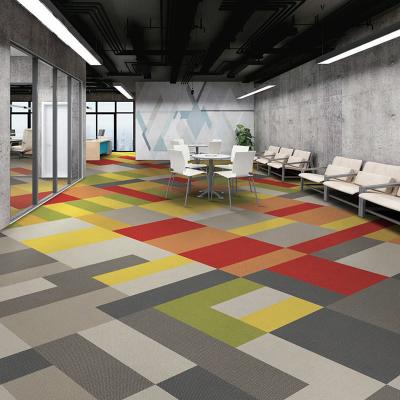 China Hoog kwaliteits tapijt Nylon PP commerciële tapijttegels voor maatwerk decoratie hotelkamer Te koop