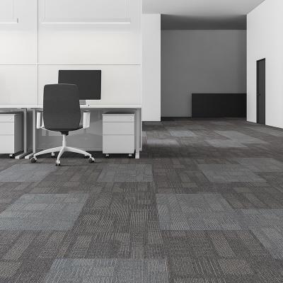 Cina Portali impermeabili in nylon quadrato o rettangolare forma PVC modulare Office Carpet Tile 50*50cm in vendita