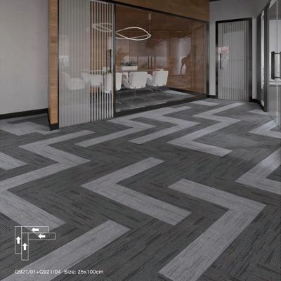 Cina Pavimenti per uffici commerciali e alberghieri Lavabili Piastrelle di tappeto in nylon geometrico moderno con supporto in PE in vendita